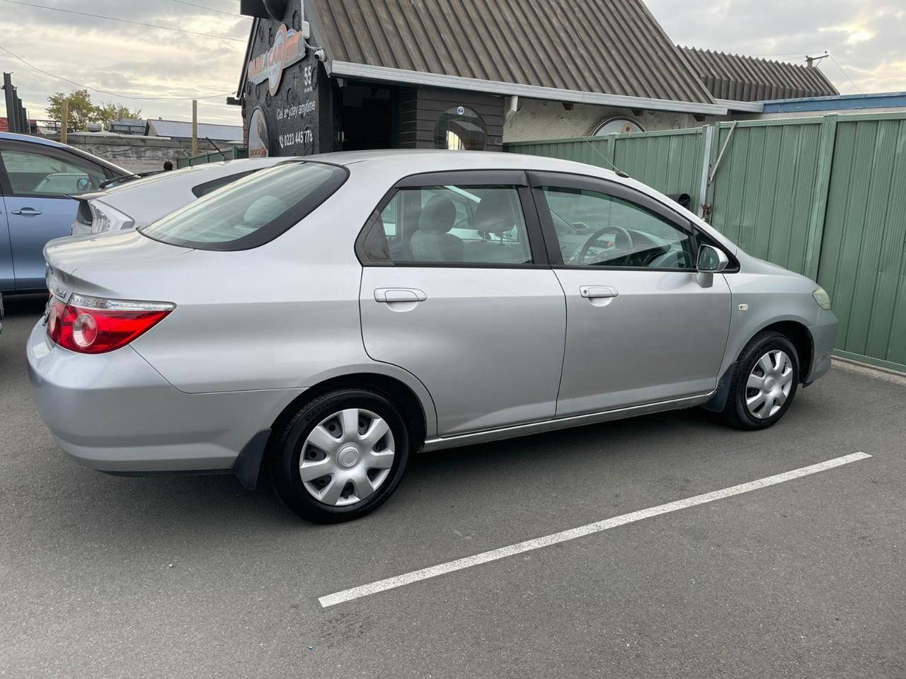 2006 Honda Fit Aria on handshake