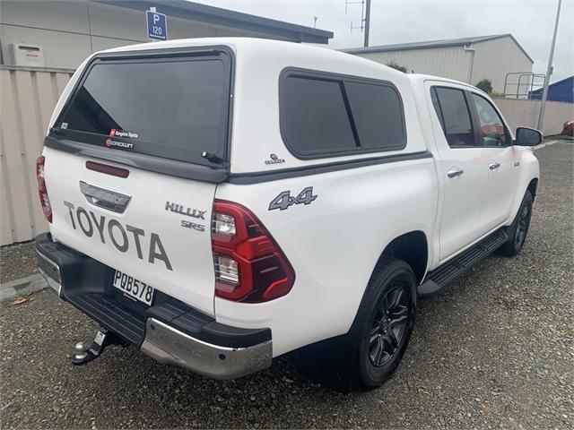 2022 Toyota Hilux Sr5 Td Dc 2.8Dt/4Wd on handshake