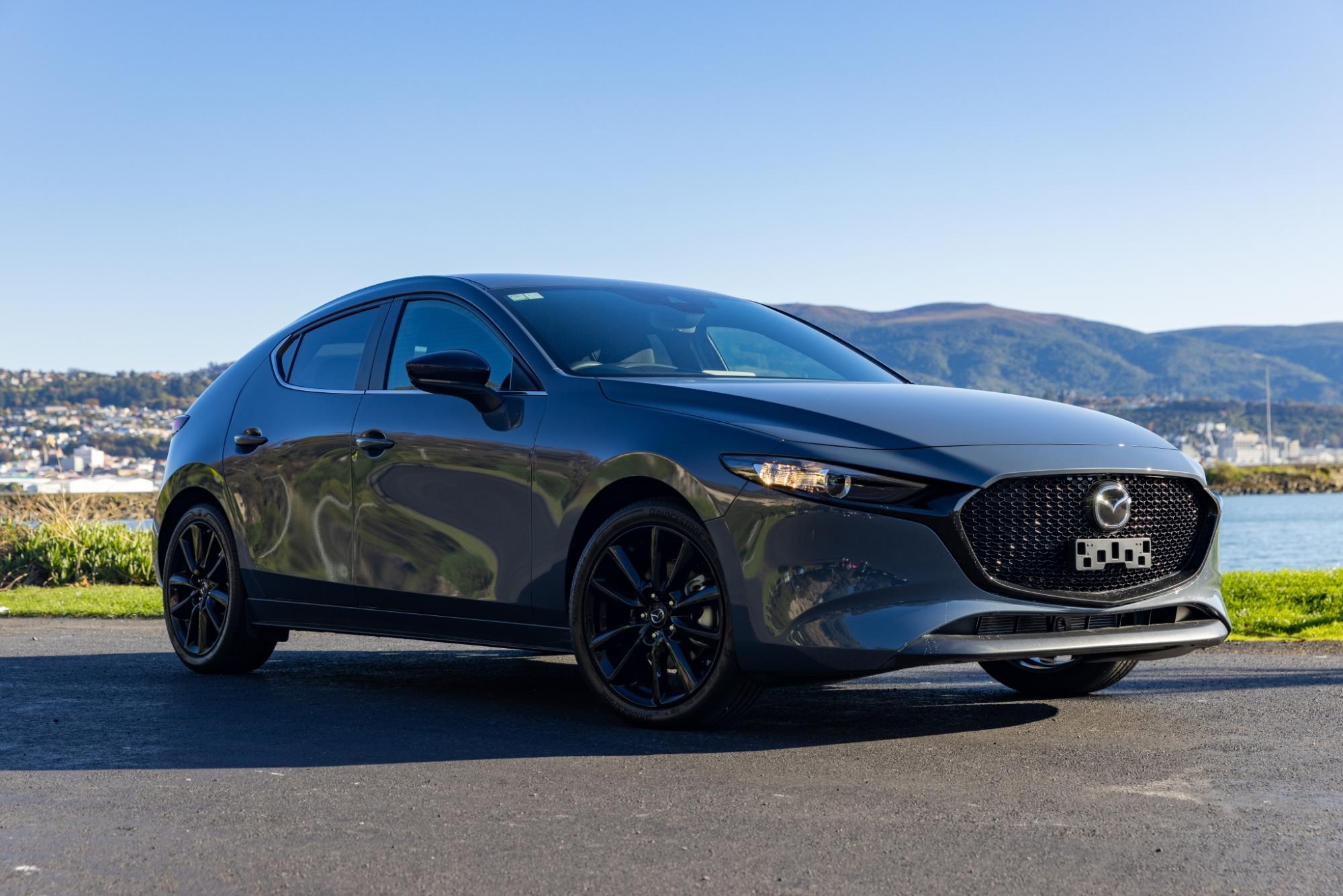 2023 Mazda 3 Mazda 3 2.0l SP20 6AT Blackout Editio on handshake