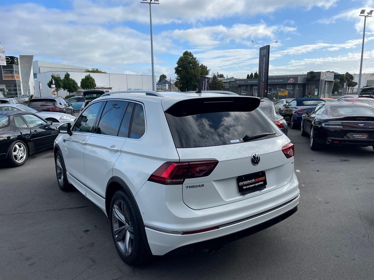 2018 Volkswagen Tiguan R Line TSI New Model on handshake