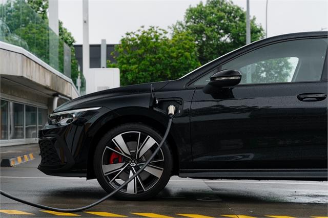 2023 Volkswagen Golf Gte Dsg Phev/6At on handshake