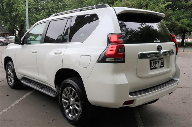 2018 Toyota Land Cruiser Prado VX 2.8D 4WD on handshake