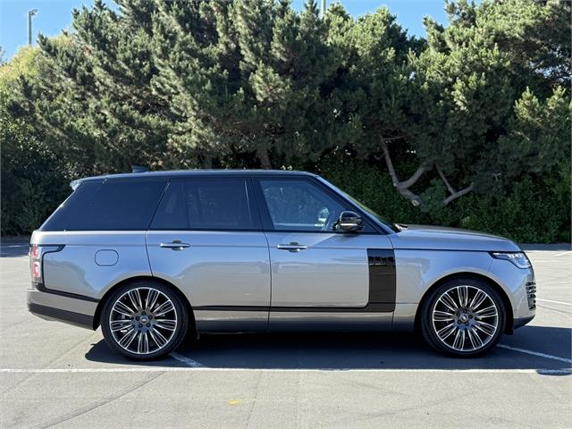 2019 LandRover Range Rover Vogue SE PHEV on handshake