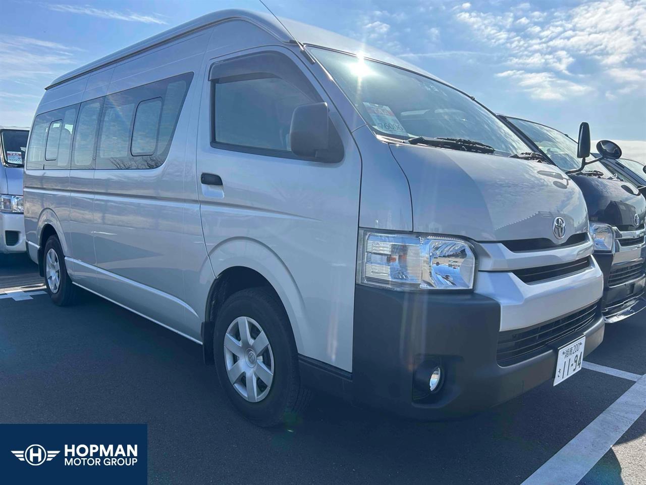 2017 Toyota Hiace 12 Seat Commuter GL 4WD on handshake