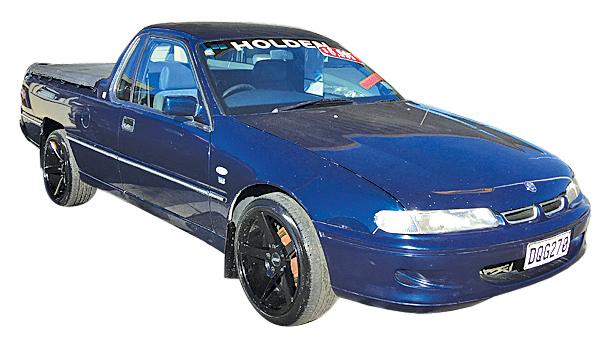 2000 Holden Commodore ute on handshake