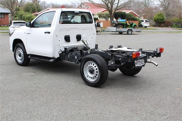 2019 Toyota Hilux SR Single Cab/Chassis 2.8L Diese on handshake