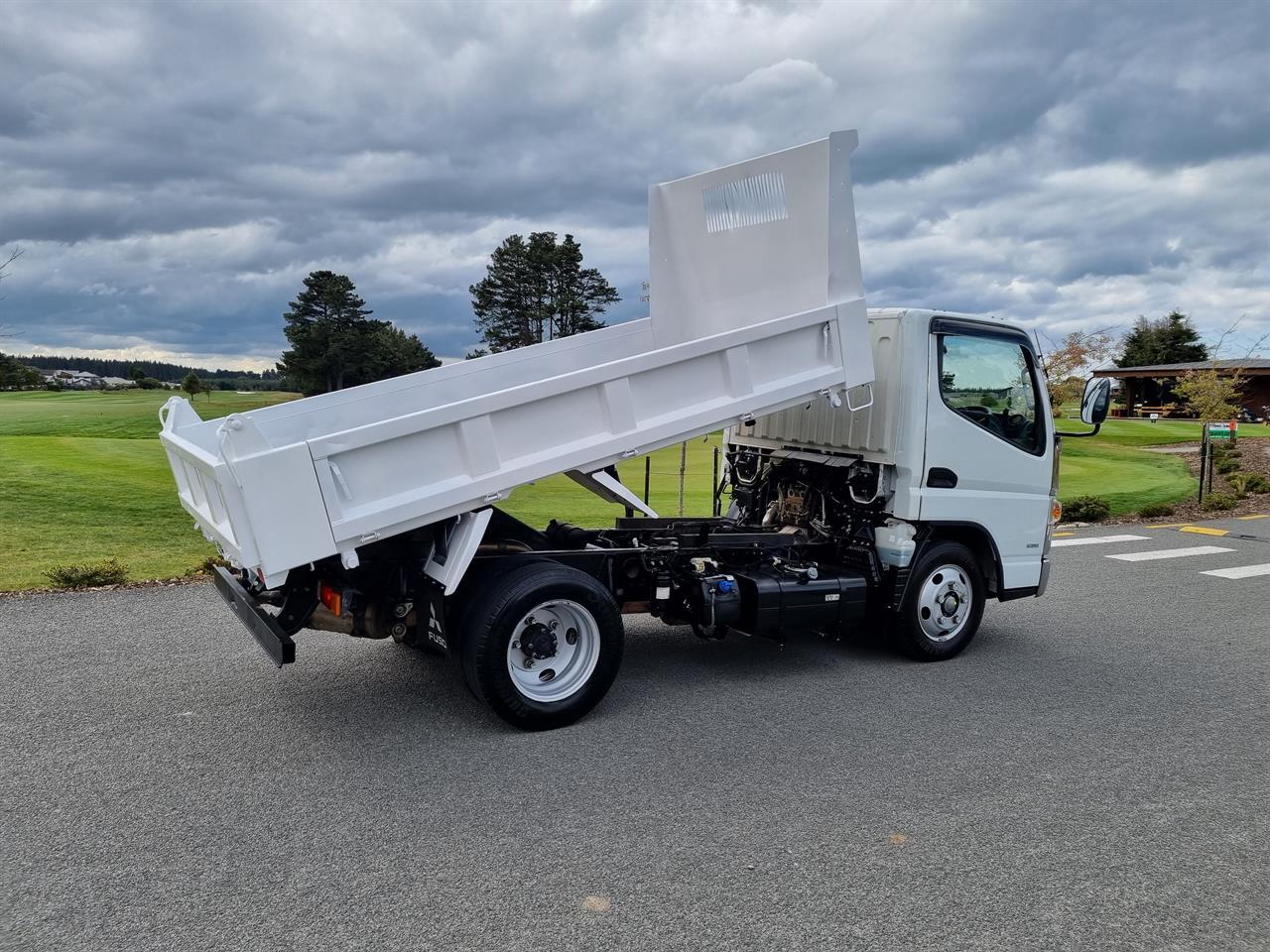 2016 Mitsubishi Canter 3 Tonne Tipper on handshake