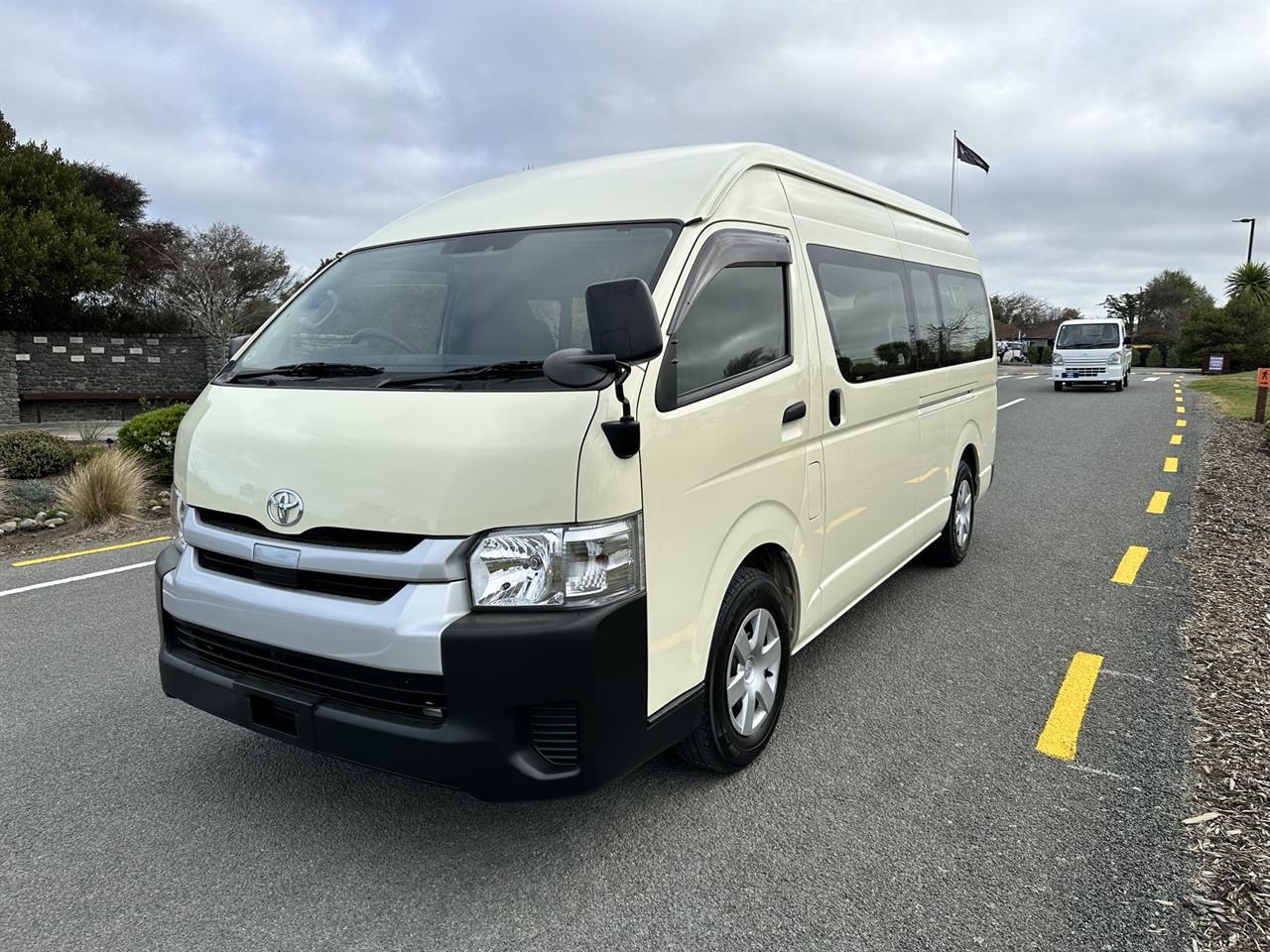 2018 Toyota Hiace 12 Seat Commuter on handshake