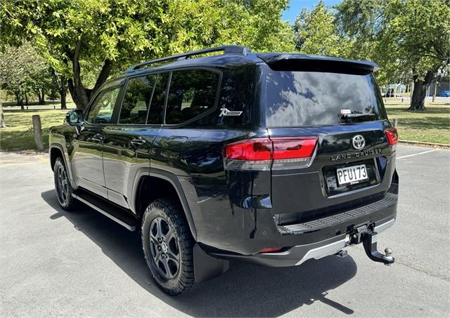 2022 Toyota Land Cruiser GR DIESEL 4WD, 300 Series on handshake