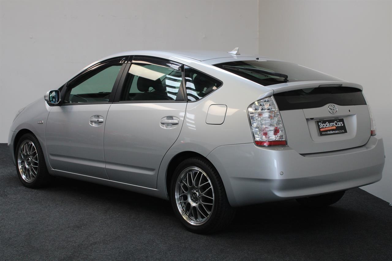 2008 Toyota Prius S 10th Anniversary Edition on handshake