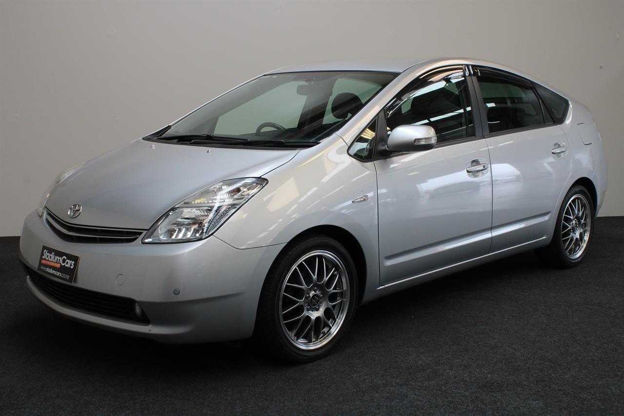 2008 Toyota Prius S 10th Anniversary Edition on handshake