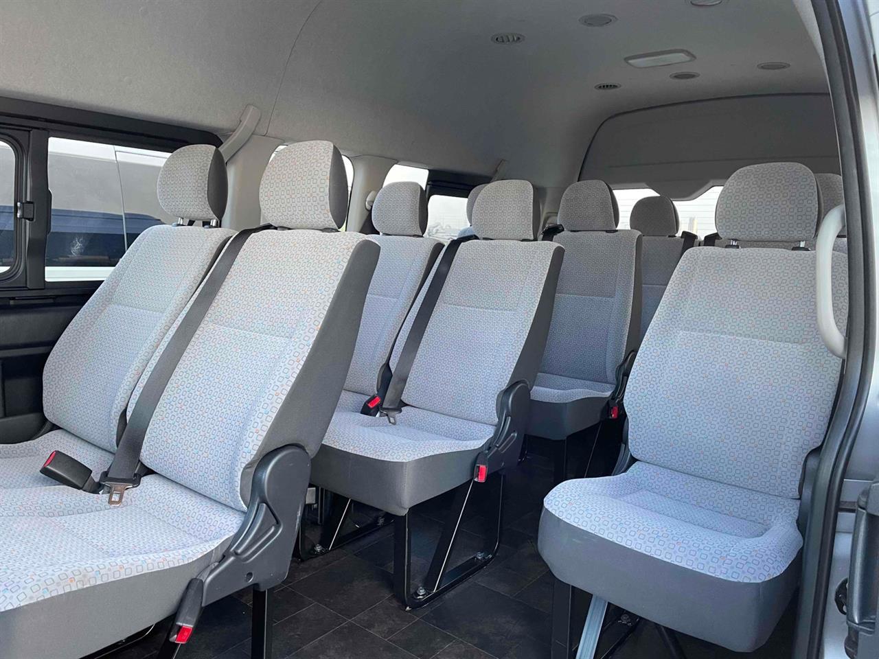 2017 Toyota Hiace 12 Seat 4WD GL on handshake