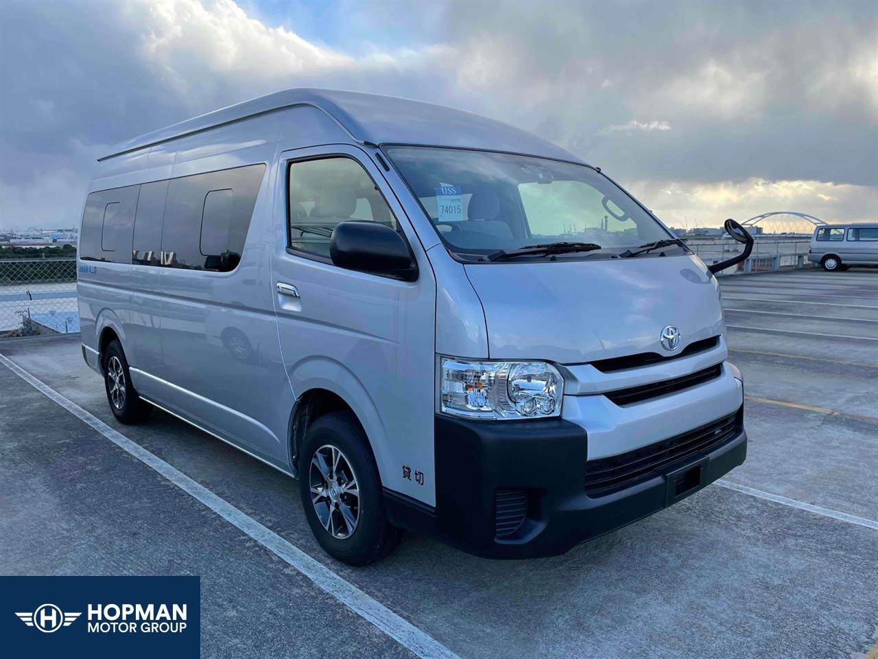 2017 Toyota Hiace 12 Seat 4WD GL on handshake
