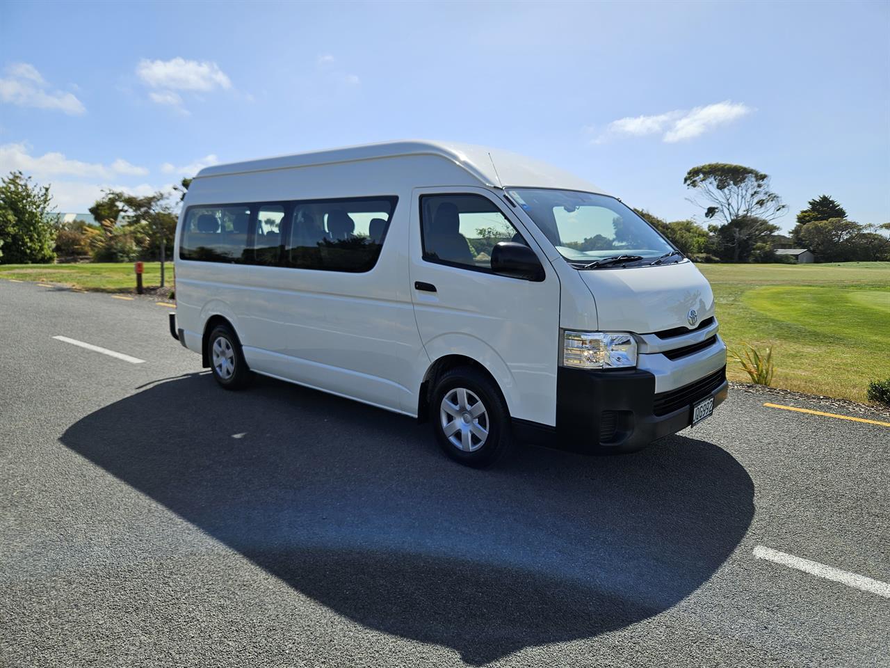 2016 Toyota Hiace 12 Seat 3.0TD Minibus ZX on handshake