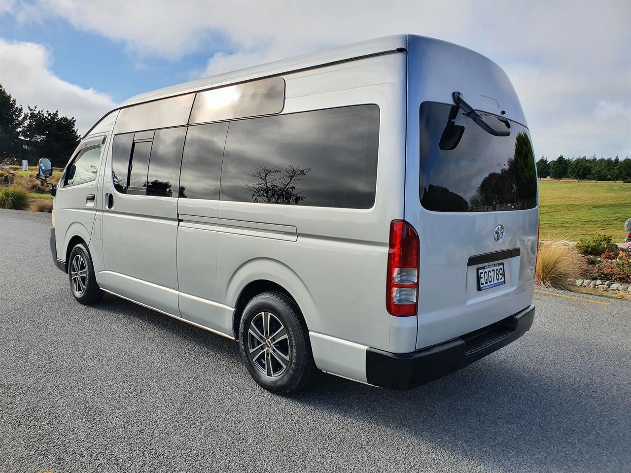 2005 Toyota Hiace Mobility Jumbo on handshake
