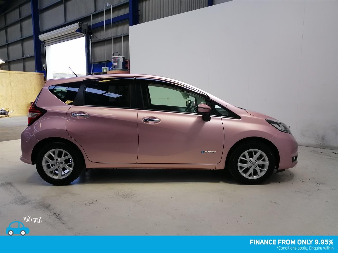 2017 Nissan NOTE E-POWER MEDALIST on handshake