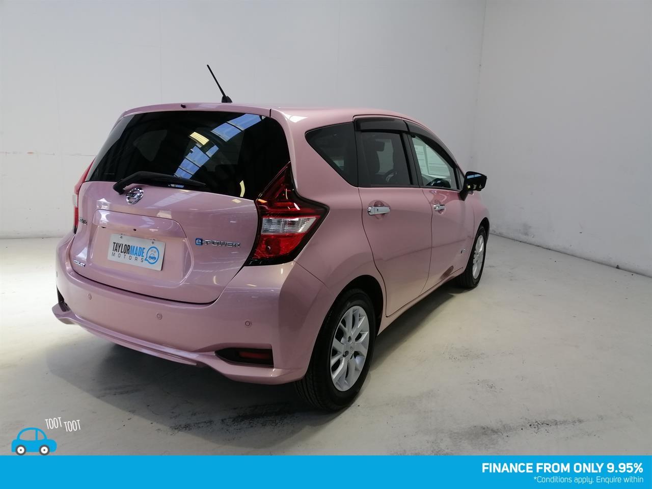 2017 Nissan NOTE E-POWER MEDALIST on handshake