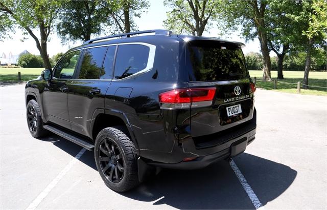 2023 Toyota Land Cruiser VX DIESEL 4WD, 300 Series on handshake