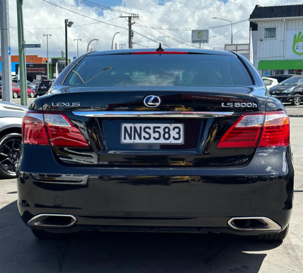 2012 Lexus LS 600 Hybrid on handshake