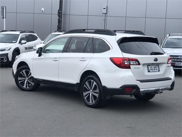 2018 Subaru Outback Premium 2.5P/4Wd on handshake