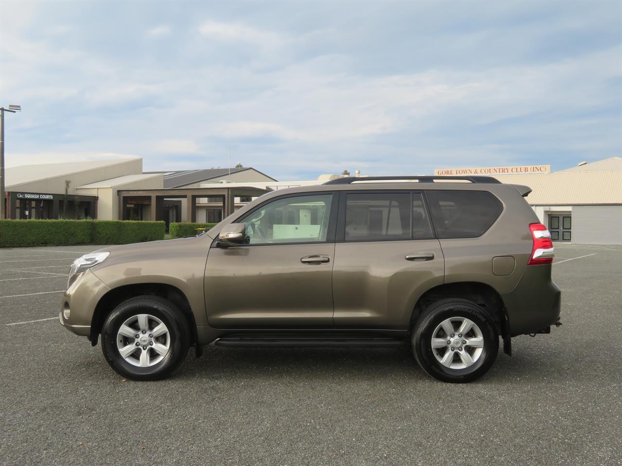 2015 Toyota Land Cruiser Prado GX 4WD 7 Seater on handshake