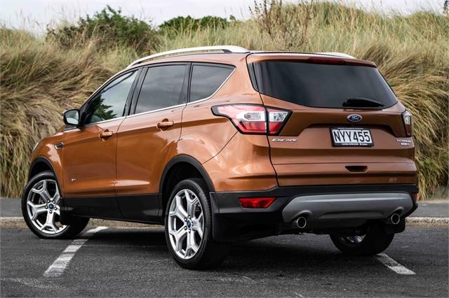 2018 Ford Escape AWD Titanium on handshake