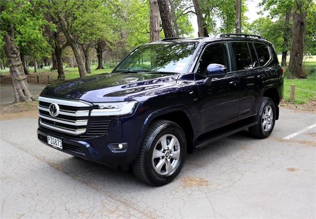 2023 Toyota Land Cruiser VX DIESEL 4WD, 300 Series on handshake