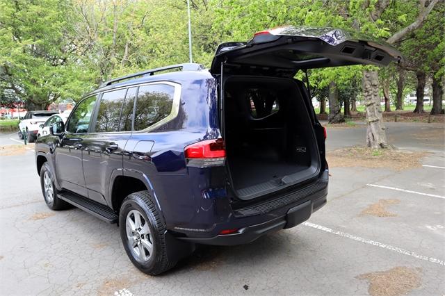 2023 Toyota Land Cruiser VX DIESEL 4WD, 300 Series on handshake