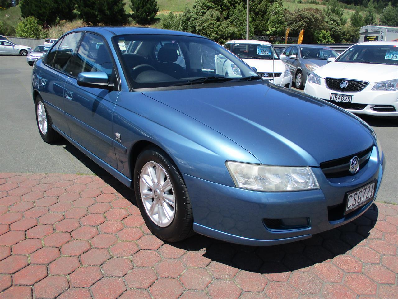 2005 Holden Commodore VZ Acclaim on handshake