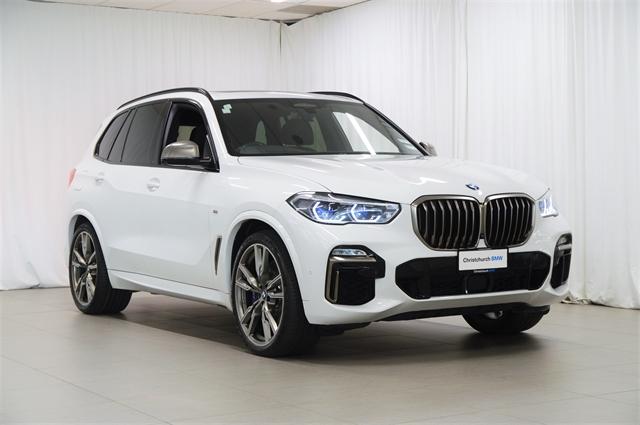 2019 BMW X5 M50d M Performance on handshake