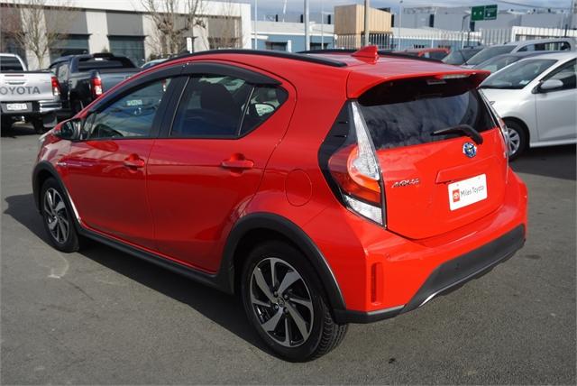 2018 Toyota Aqua Crossover Hybrid 1.5 L Petrol on handshake