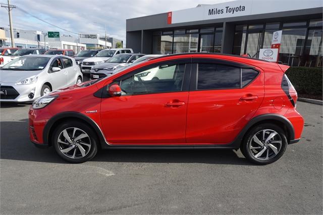 2018 Toyota Aqua Crossover Hybrid 1.5 L Petrol on handshake