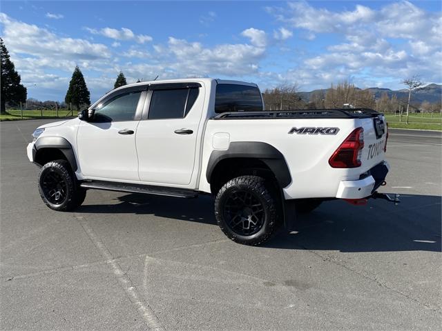 2021 Toyota Hilux MAKO 2.8L Turbo Diesel 4WD 6 Spe on handshake