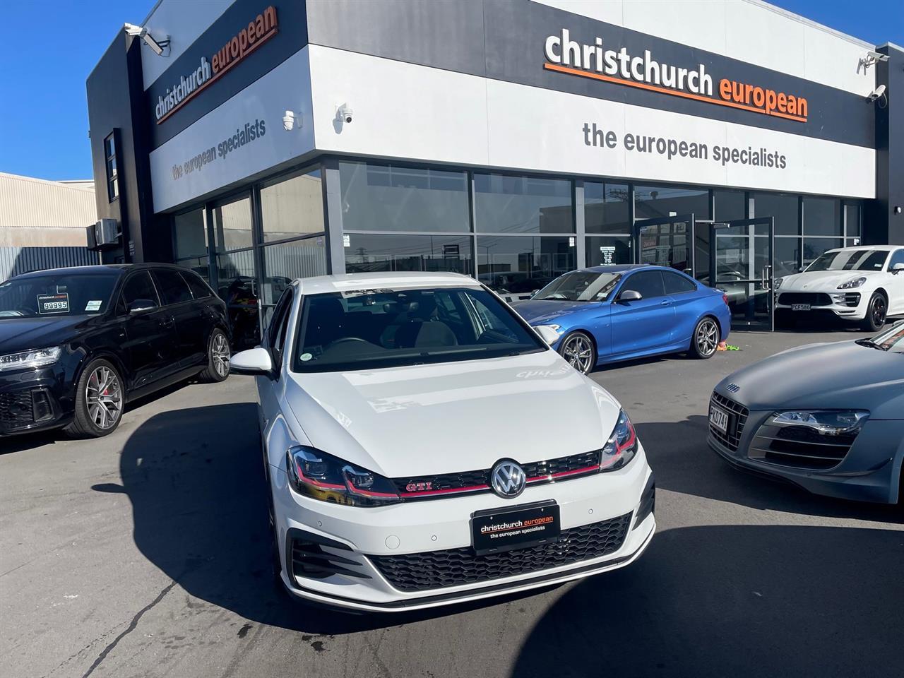 2017 Volkswagen Golf GTI Mk 7.5 Performance Editio on handshake