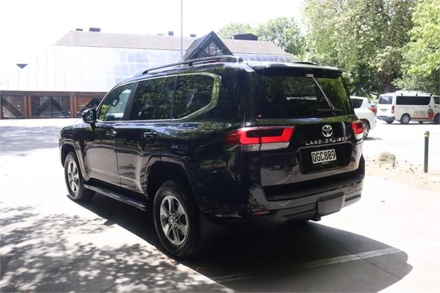 2023 Toyota Land Cruiser VX DIESEL 4WD, 300 Series on handshake