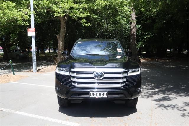 2023 Toyota Land Cruiser VX DIESEL 4WD, 300 Series on handshake