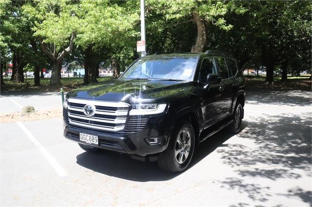 2023 Toyota Land Cruiser VX DIESEL 4WD, 300 Series on handshake