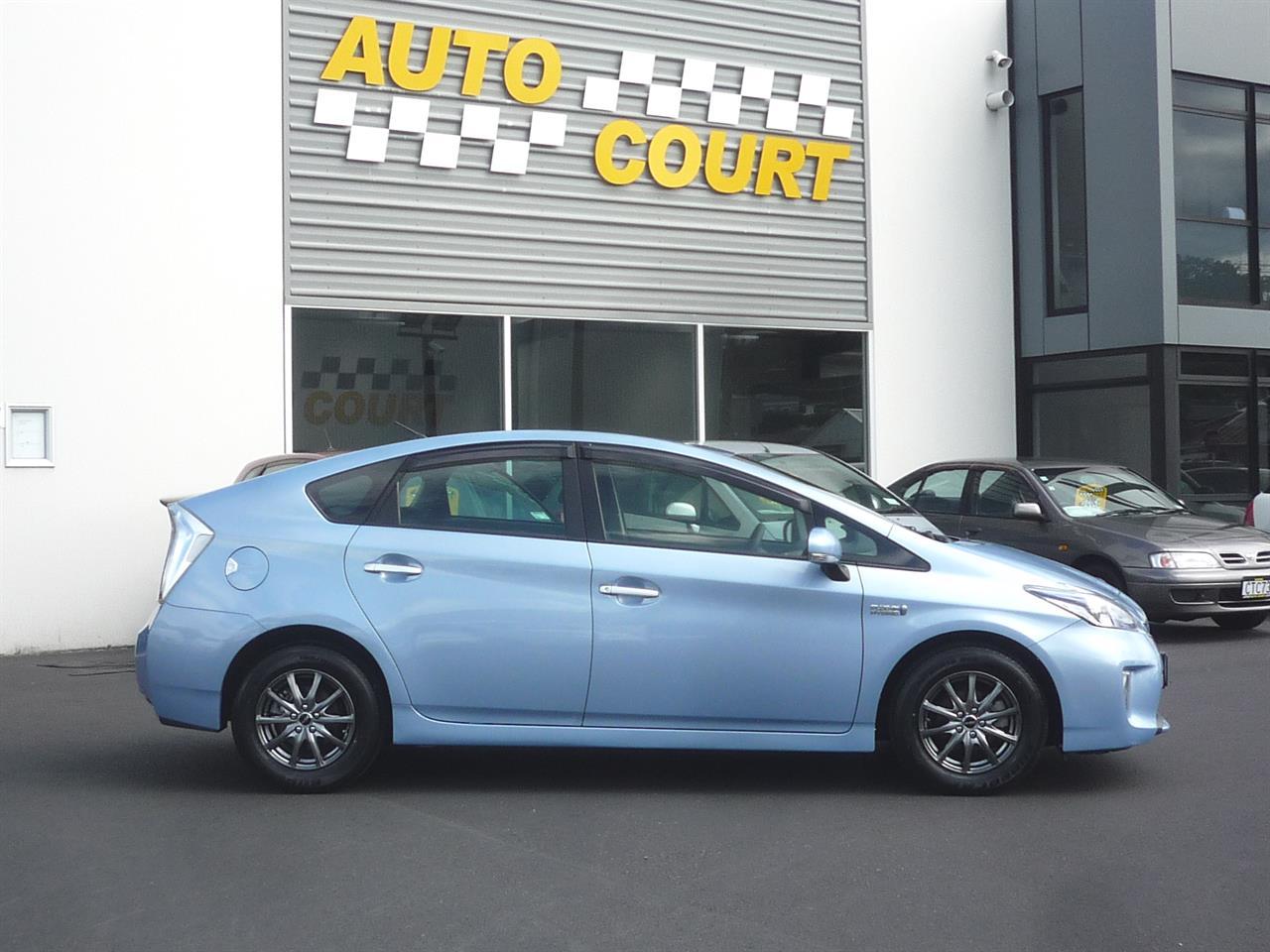 2012 Toyota Prius PHV "G" Plug-in Hybrid on handshake