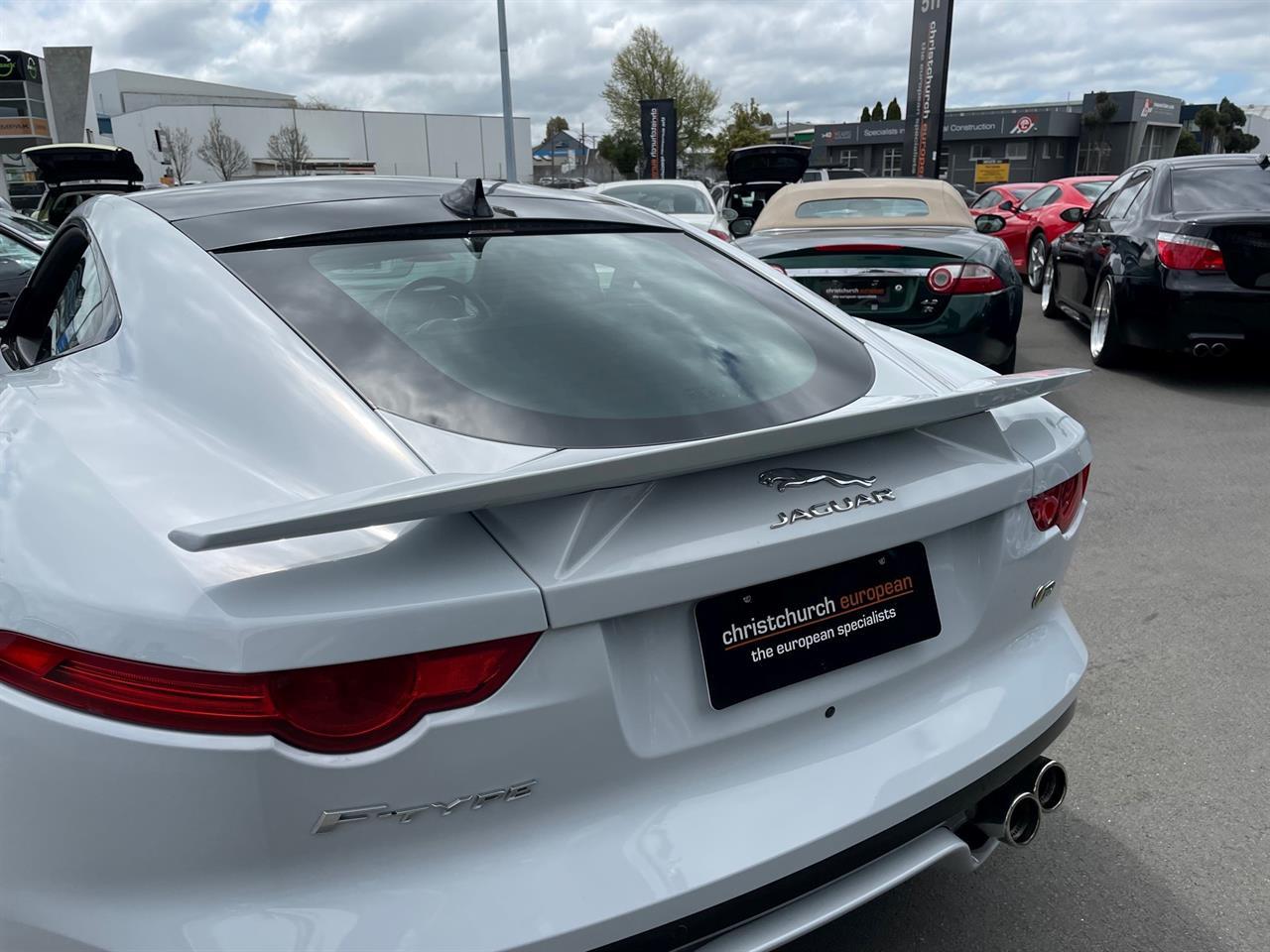 2017 Jaguar F-Type R 5.0 V8 Supercharged Facelift on handshake