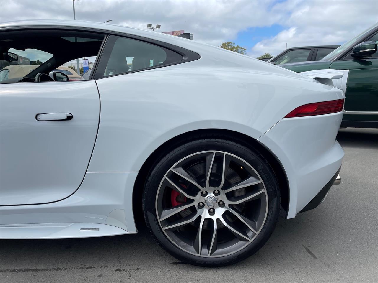 2017 Jaguar F-Type R 5.0 V8 Supercharged Facelift on handshake
