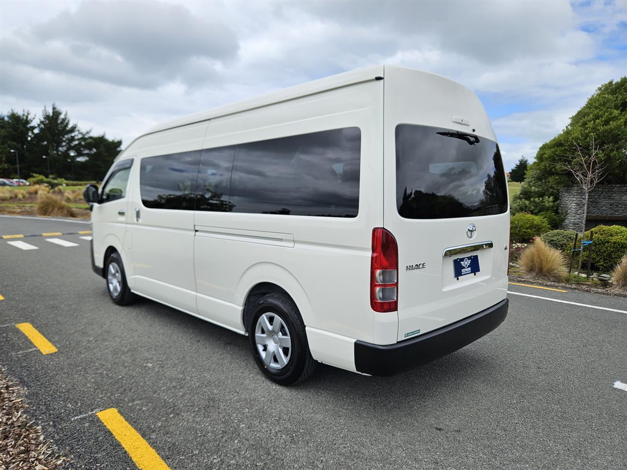 2023 Toyota Hiace 12 Seat 2.8TD GL Minibus on handshake