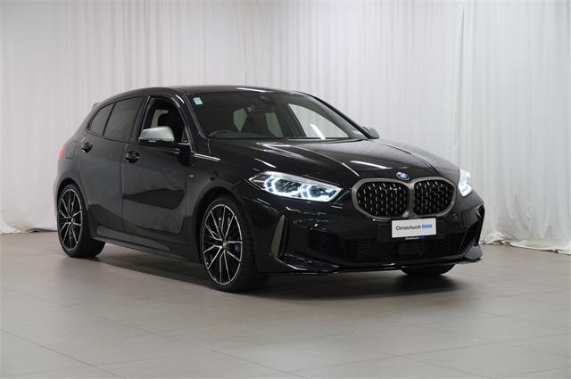 2021 BMW M135i xDrive MPA +Comfort +Visibility on handshake