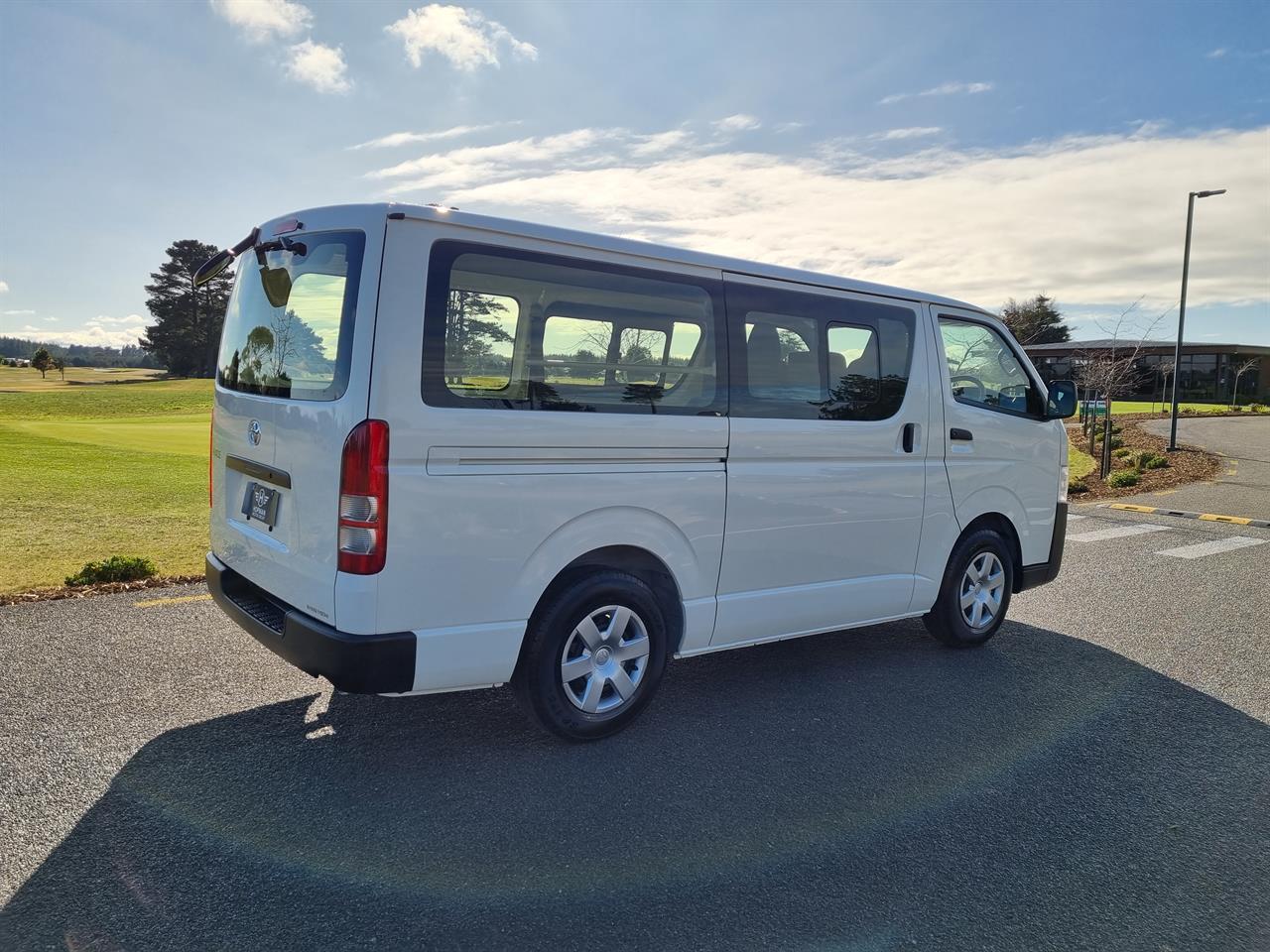 2022 Toyota Hiace 2.8 Turbo Diesel on handshake