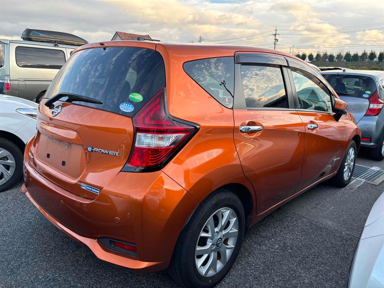 2018 Nissan Note e-Power Medalist on handshake