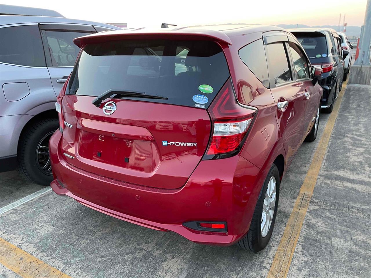 2018 Nissan Note e-Power Medalist on handshake