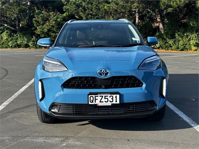 2023 Toyota Yaris Cross Limited Hybrid on handshake