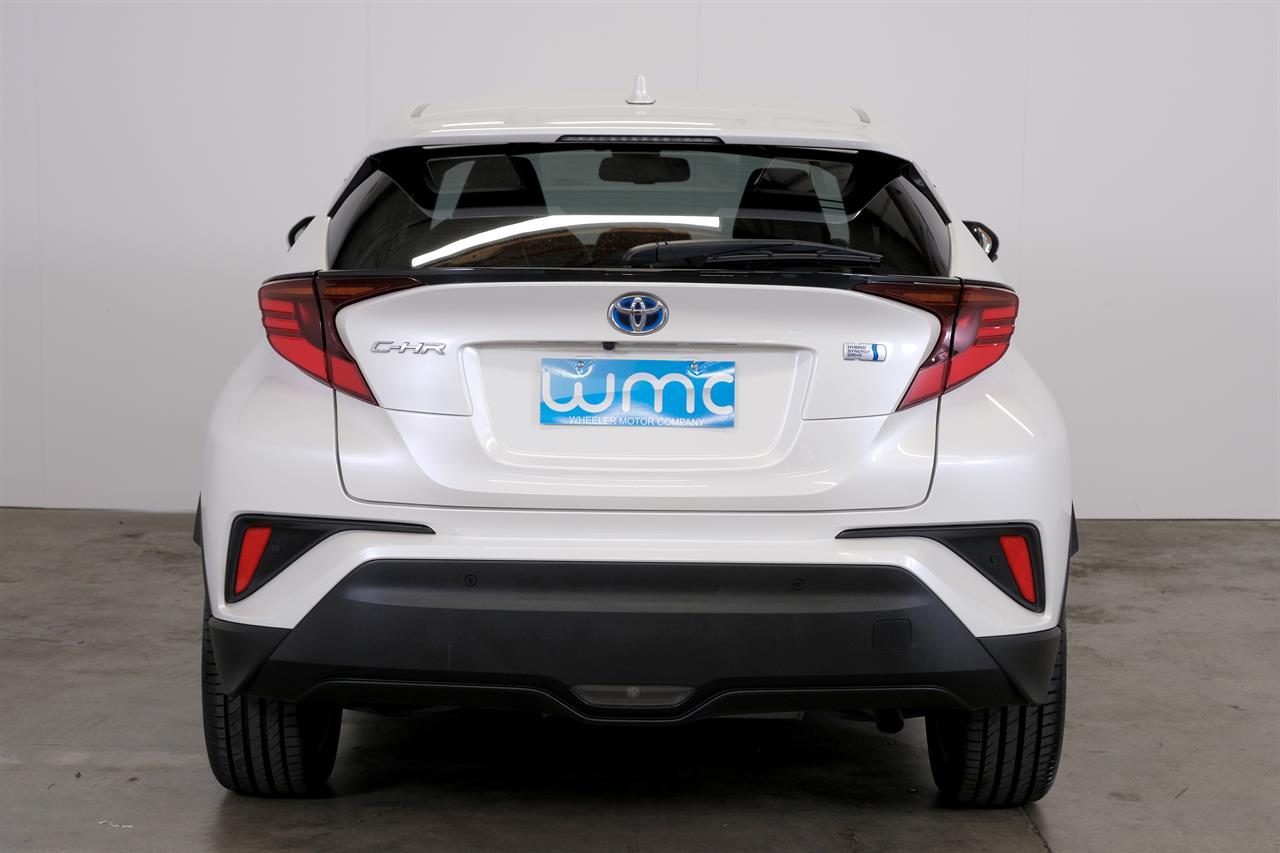 2020 Toyota C-HR Hybrid G 'Facelift' on handshake