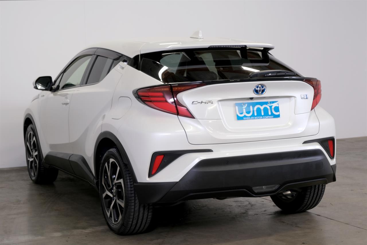 2020 Toyota C-HR Hybrid G 'Facelift' on handshake