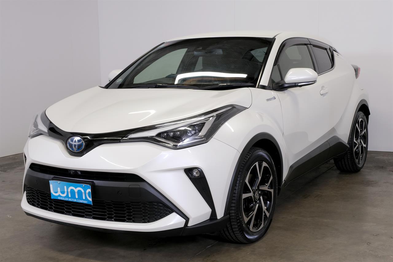 2020 Toyota C-HR Hybrid G 'Facelift' on handshake