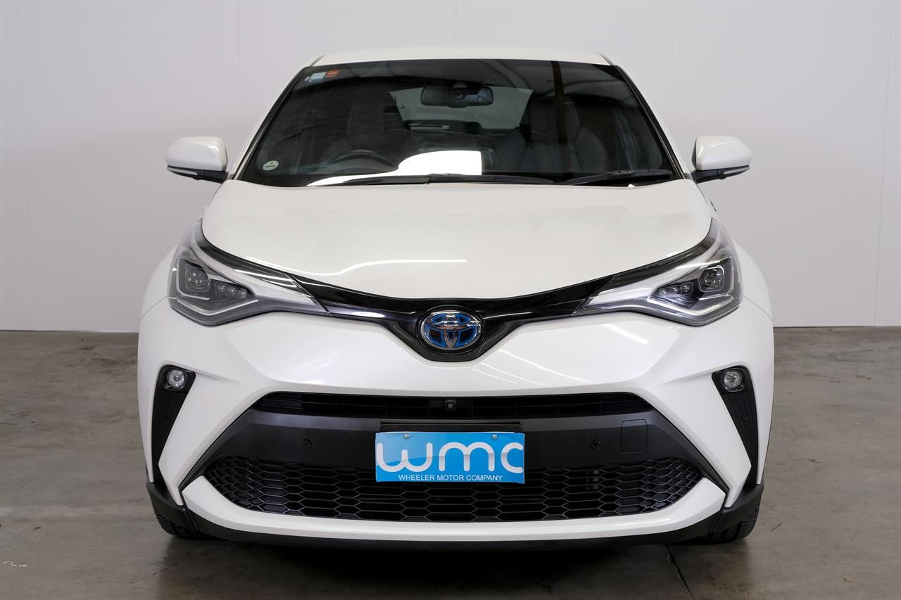 2020 Toyota C-HR Hybrid G 'Facelift' on handshake